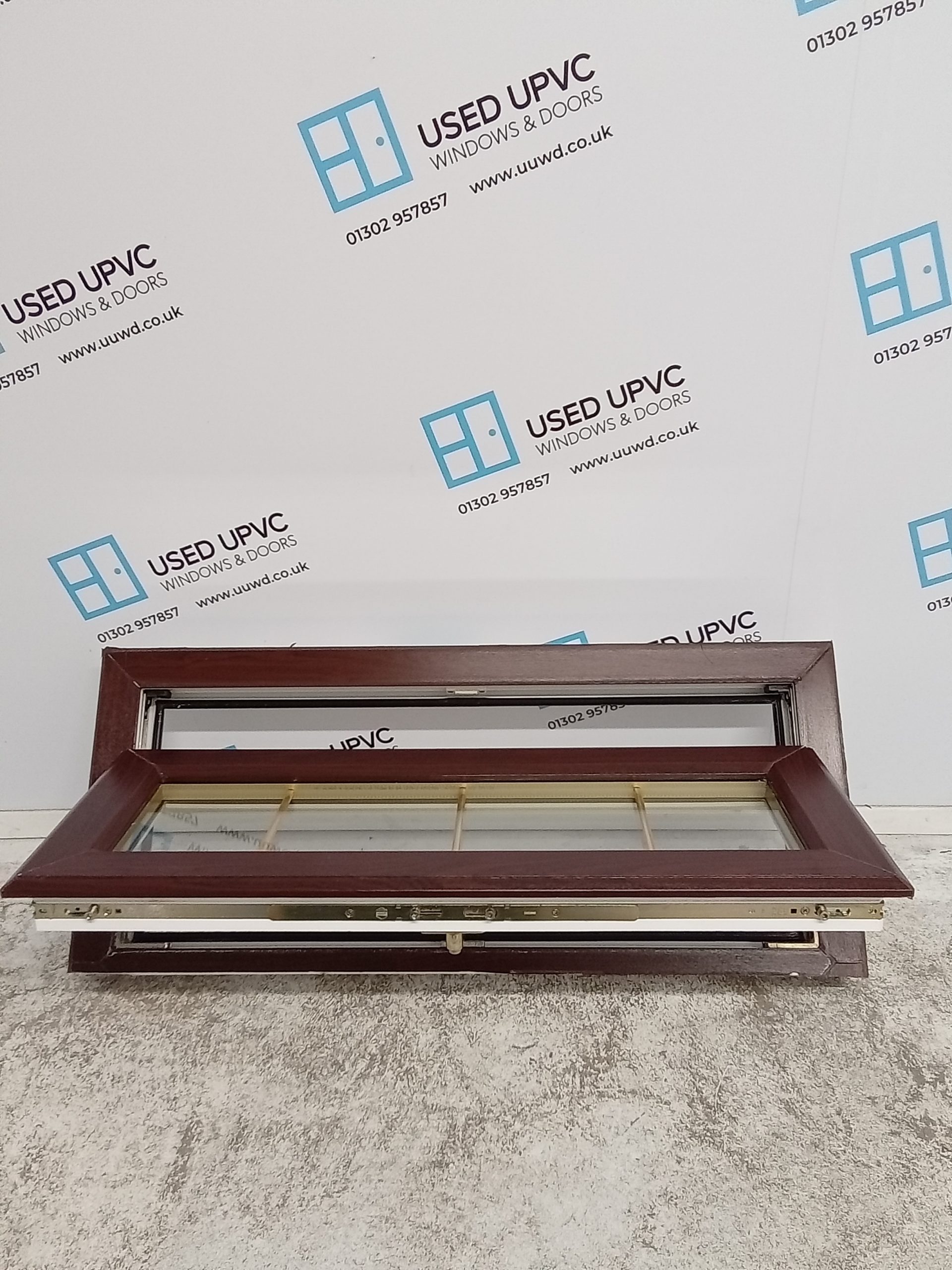 Used Rosewood Upvc Window 900mm x 390mm W0175 | Used UPVC Windows & Doors
