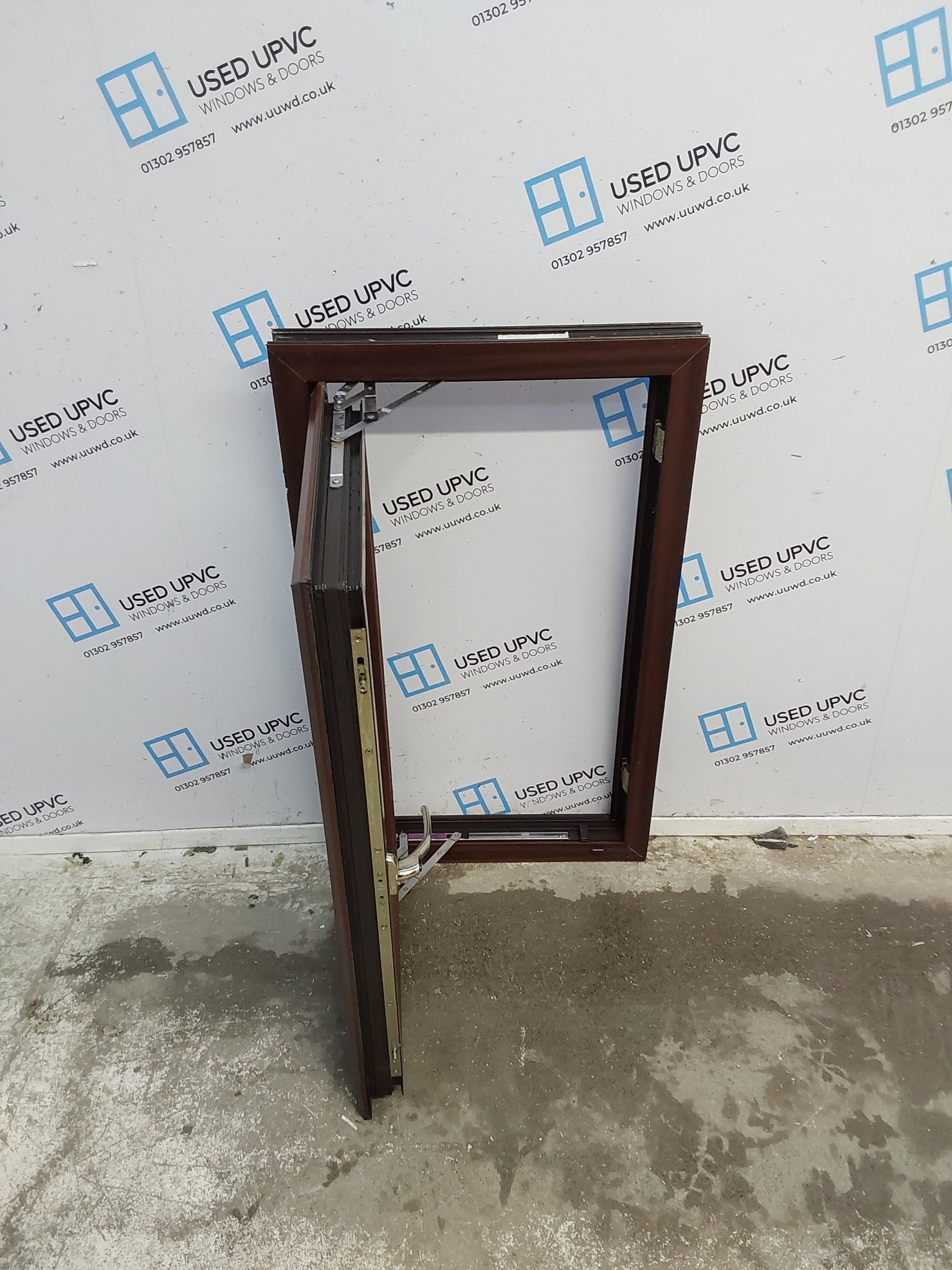 Used Woodgrain Upvc Window 615mm x 1040mm C2111 | Used UPVC Windows & Doors